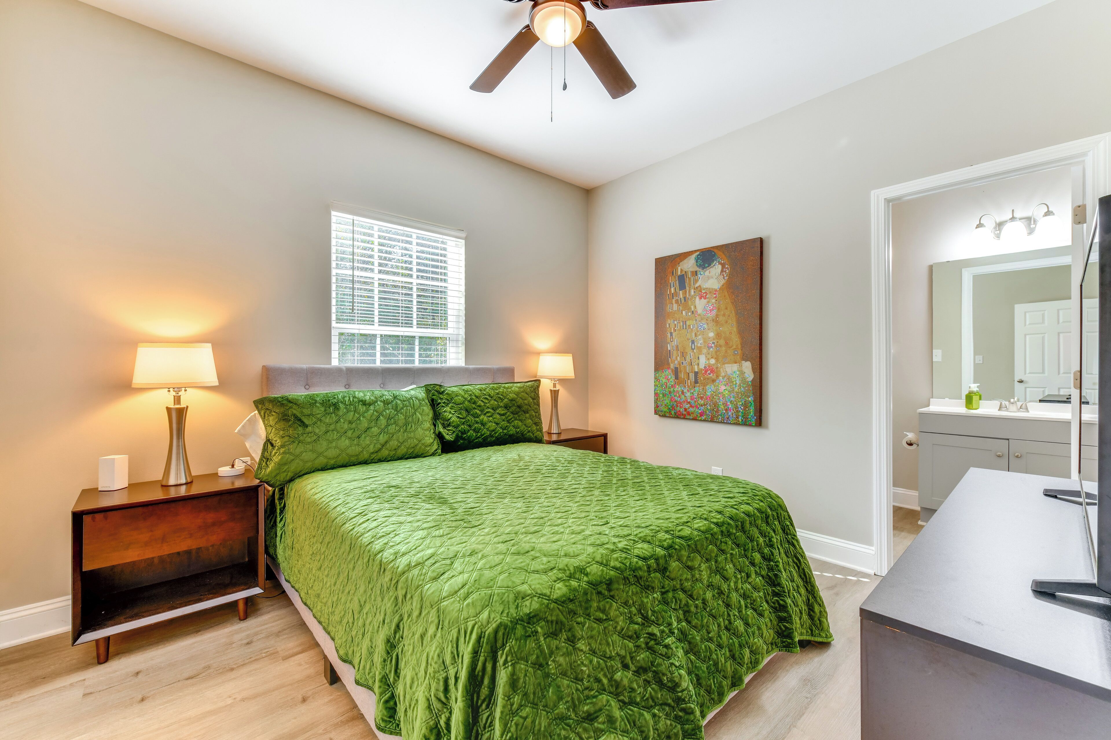 Near Shopping & Dining: Pet-friendly Dallas Apt! - Gastonia, NC