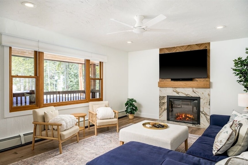 Mtn & Lake Views, Hot Tub, Dog Friendly, Chef's Kitchen, 5 Min To Main St Breck - Breckenridge, CO
