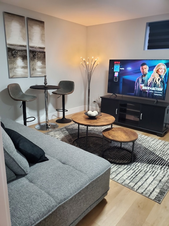 A Comfortable Private 1 Bedroom Basement Apartment For A Relaxing Stay. - Moncton