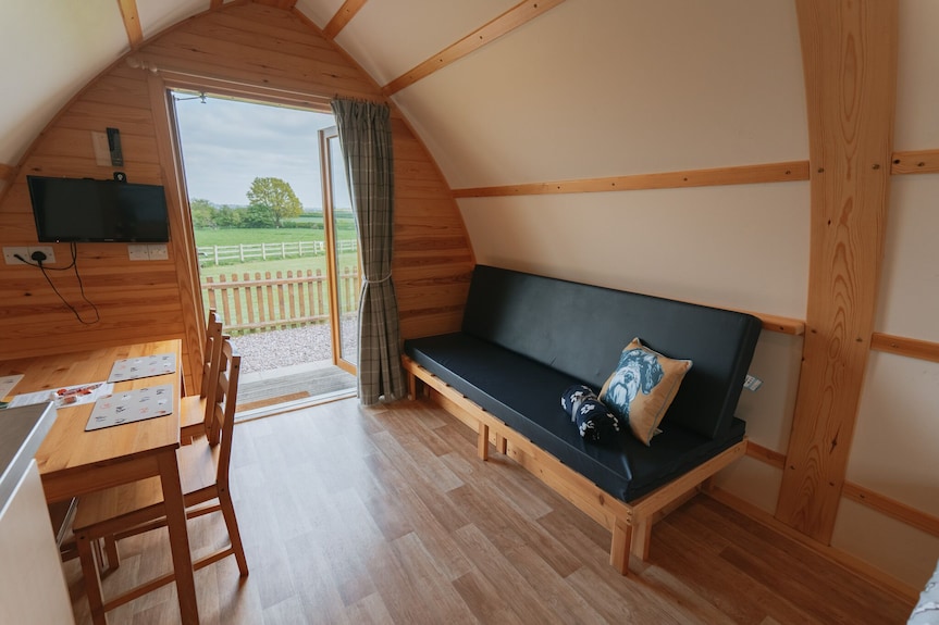 Ensuite Wooden Cabin With Hot Tub - Derbyshire