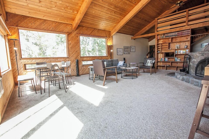 Rustic Retreat - 3 Bedrooms, 3 Bathrooms - Beautiful Cabin On 5 Acres Of Land - The Dalles, OR