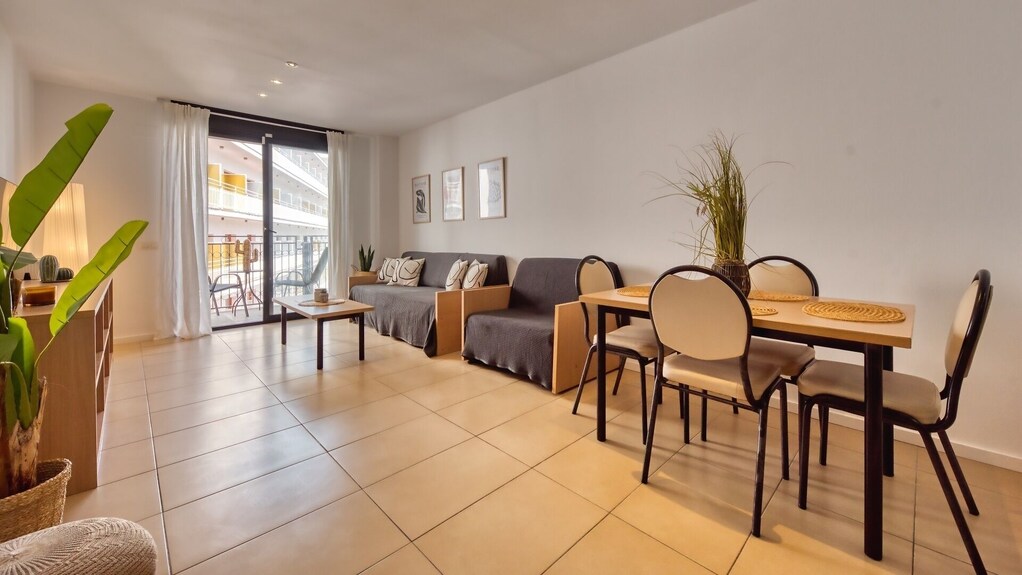 Appartement 'Costacabana - Dali' Avec Piscine Partagée, Balcon Et Wi-fi - Lloret de Mar