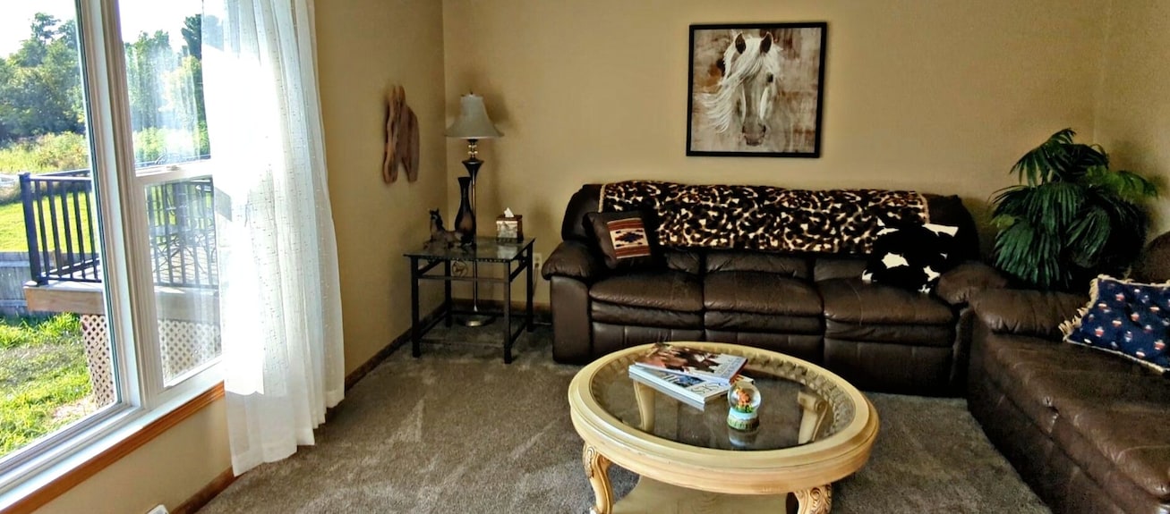 Perfect For Big Groups/companies- Large, Spacious 6 Bedroom With Lots Of Parking - Wisconsin