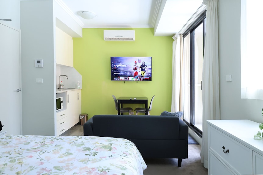 Modern Studio + Balcony + Car Park - Darling Harbour - Powerhouse Museum, Ultimo