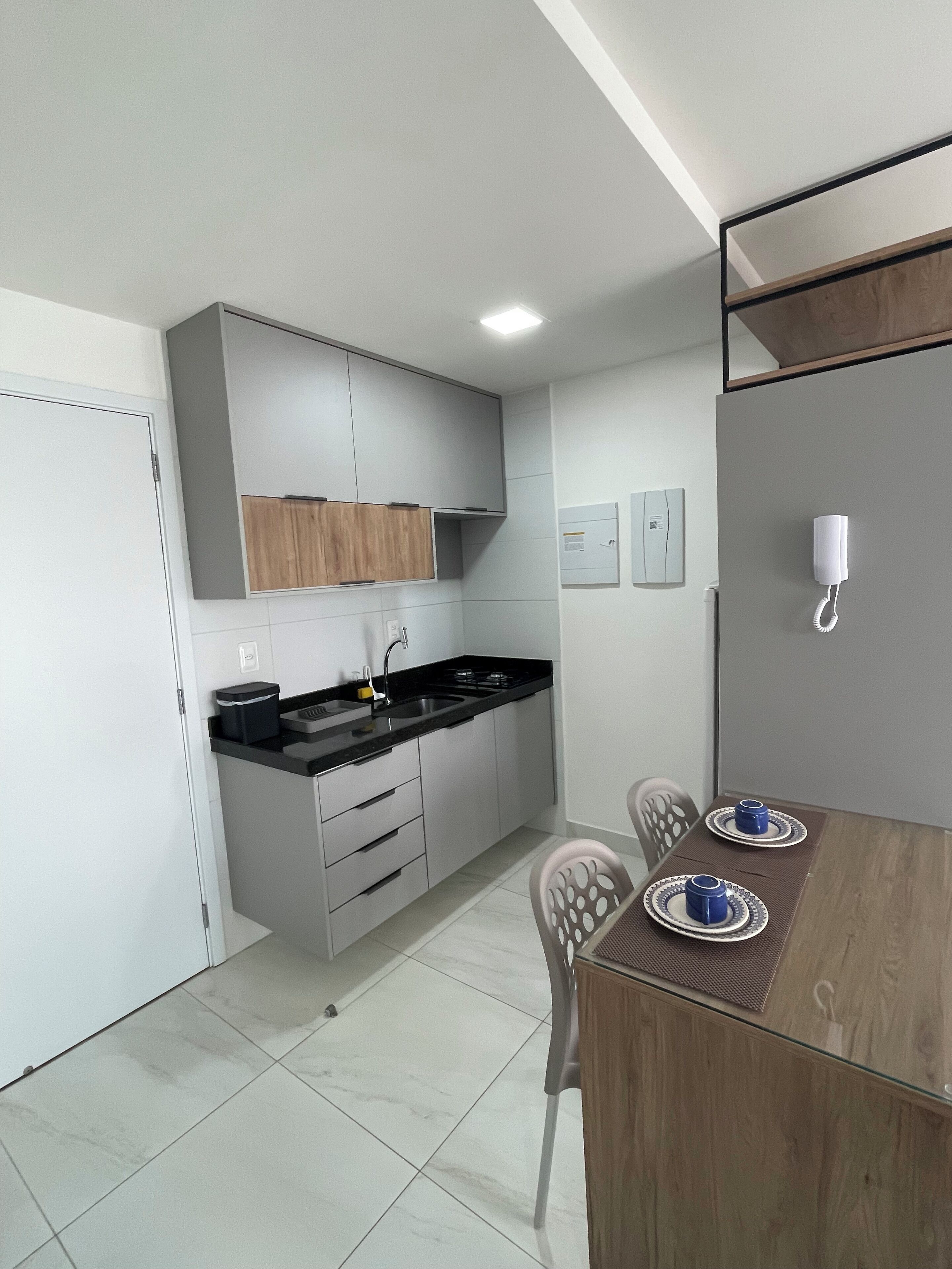 Apartamento | Cozinha privada | Um frigorífico, um micro-ondas, uma placa de cozinha, liquidificador 