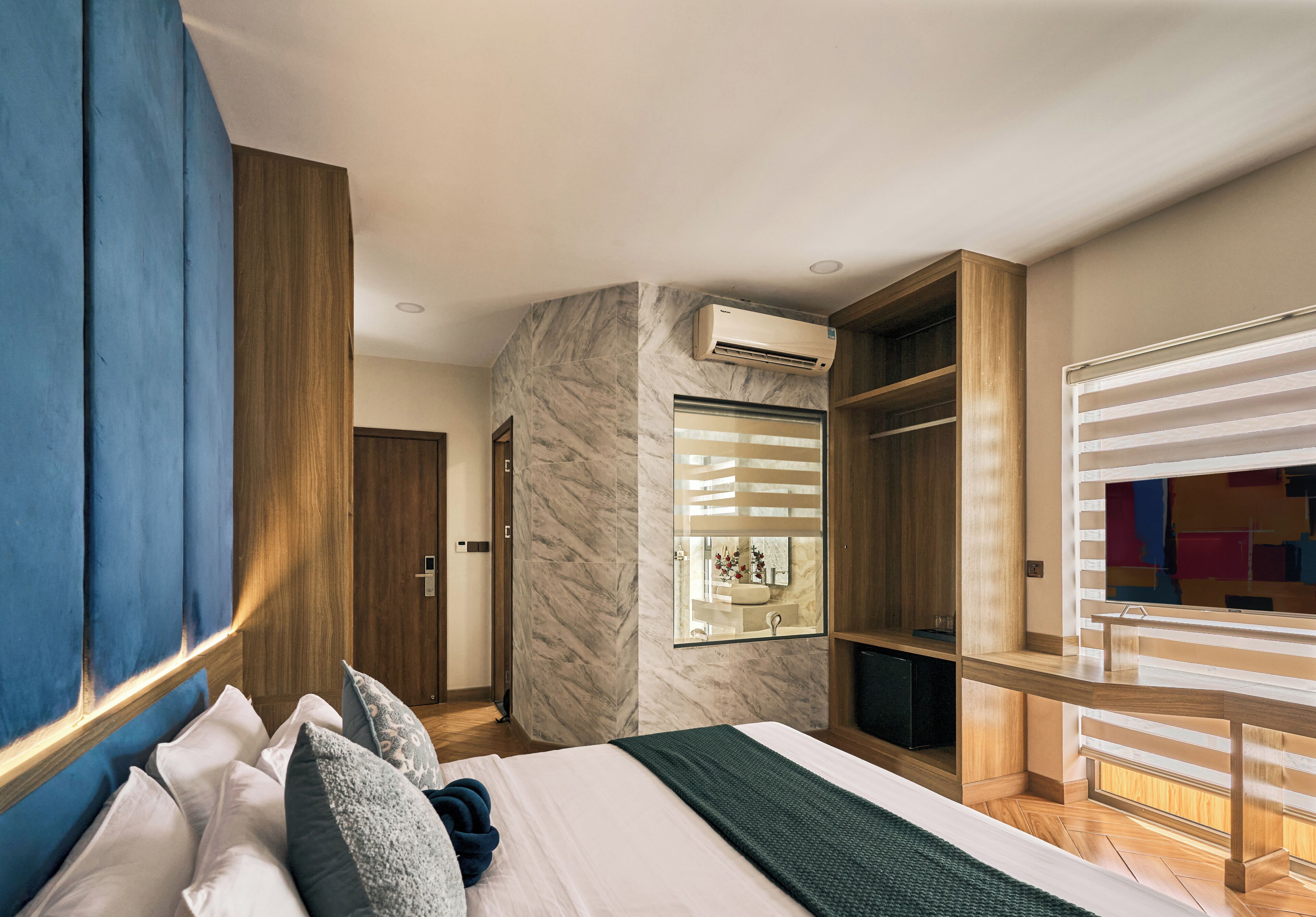 Quarto Duplo de Luxo, banheira de hidromassagem grande, Vista para a cidade | Lençóis de algodão egípcio, roupa de alta qualidade, edredões de penas 