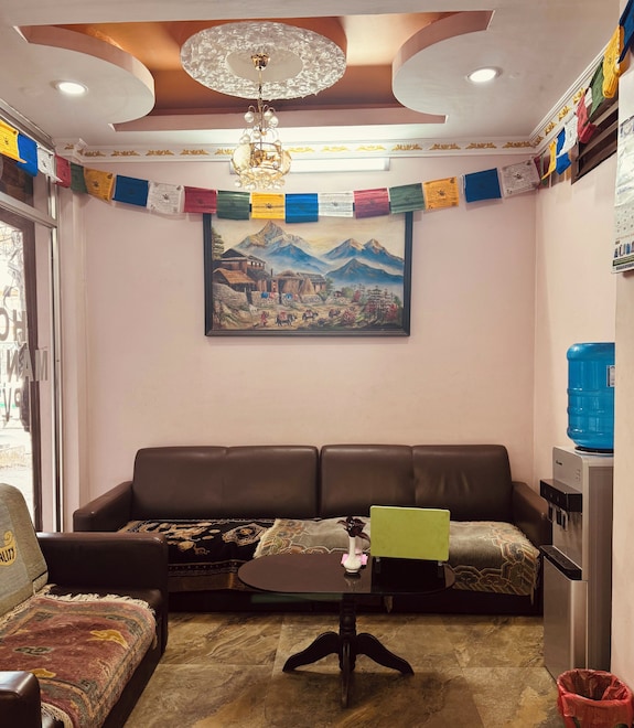 Spacious Hotel With 21 Bedrooms & Pvt. Bathroom W/ Ac In The Heart Of Kathmandu. - Kathmandu
