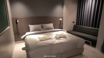 Quarto Deluxe | Casa de banho | Um polibã, toalhas fornecidas, sabão, champô