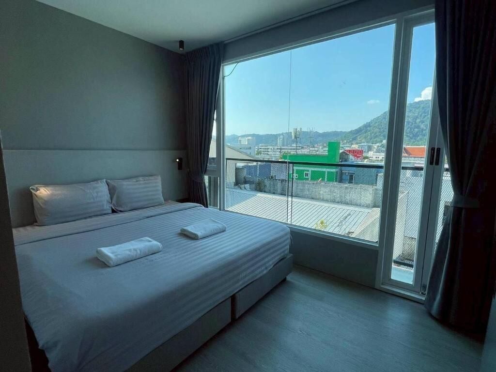 Superior Double or Twin with Balcony | Escrivaninha, espaço de trabalho para notebook, quartos à prova de som