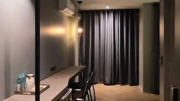 Quarto Deluxe | Secretária, secretária adequada para computadores portáteis