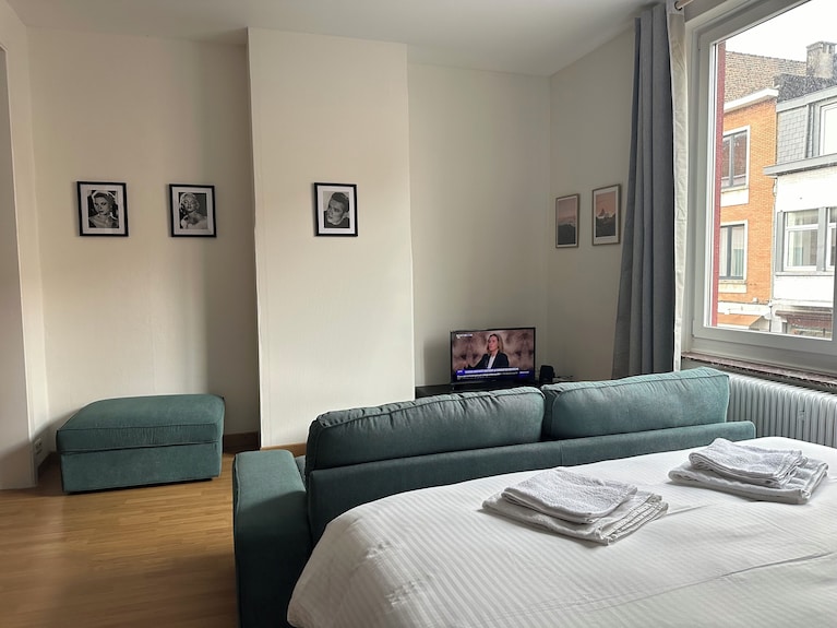 Charming Uccle Apartment With City Views - Waterloo