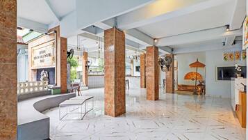 Área de estar no saguão