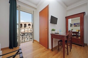 Quarto Deluxe | Cofre no quarto, secretária, cortinas/cortinados opacos