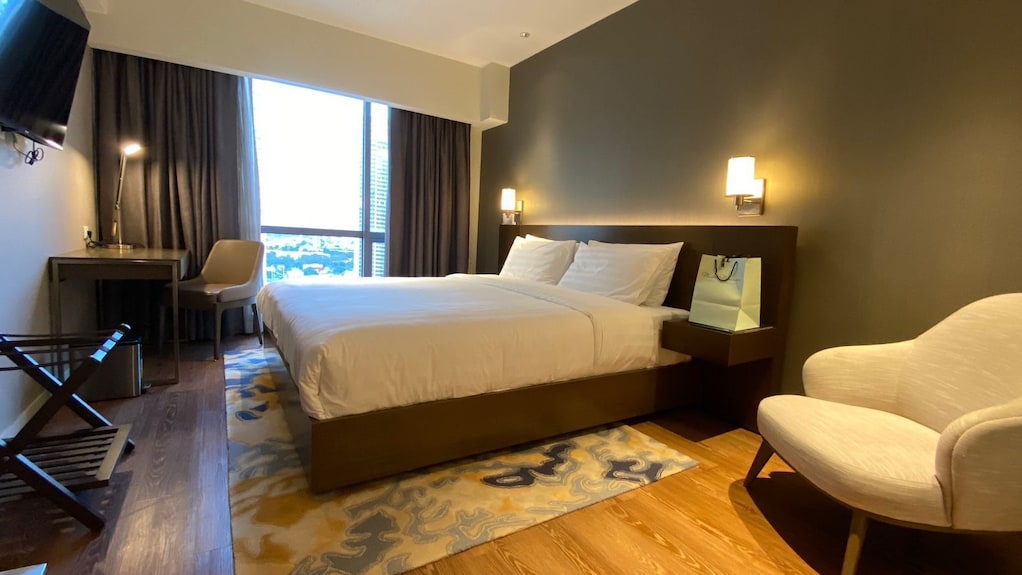 Welcome To Amira Luxury Suites. A Cozy Hotel In The Heart Of The City. - Makati