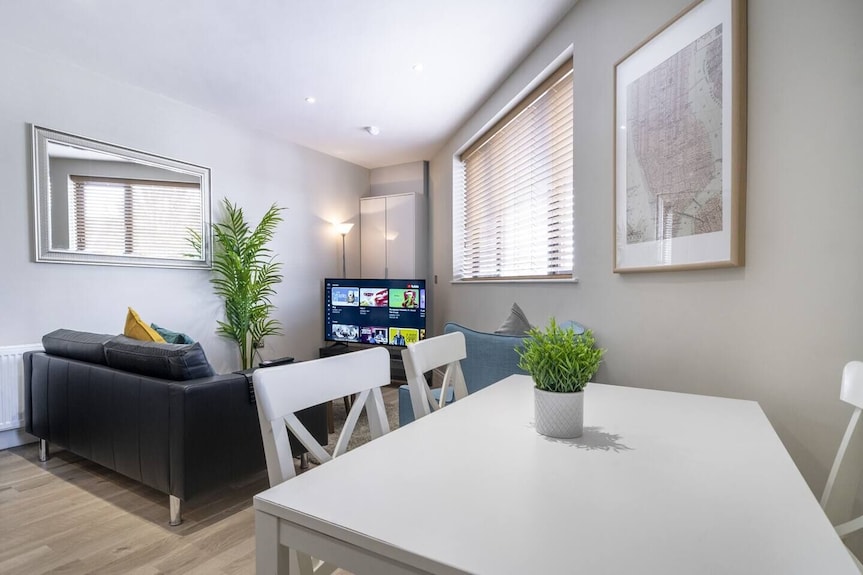 Old Hollywood- 1 Bd Ap (Gold Short Term Stays ) - Belfast