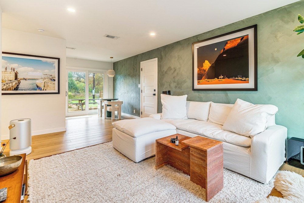 2 Mi To Dtwn: Austin Getaway W/ Natural Pool - Austin, TX