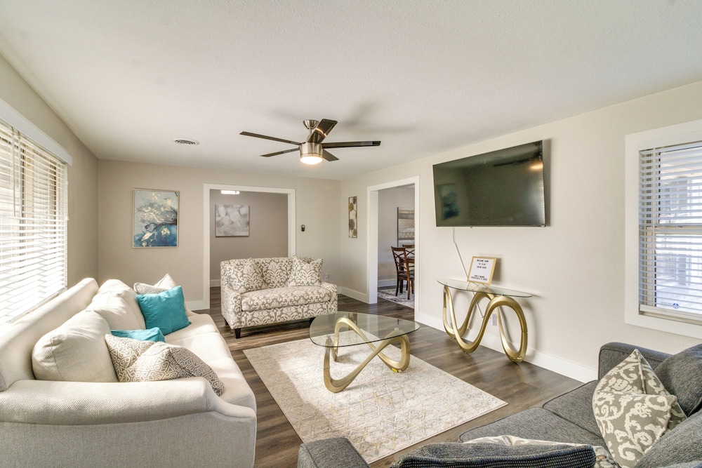 Home W/ Patio & Games Near Dtwn Pensacola! - Pensacola, FL