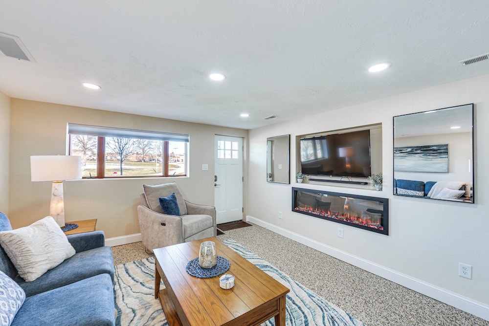 20 Mi To Pittsburgh: Natrona Heights Apt - Freeport, PA