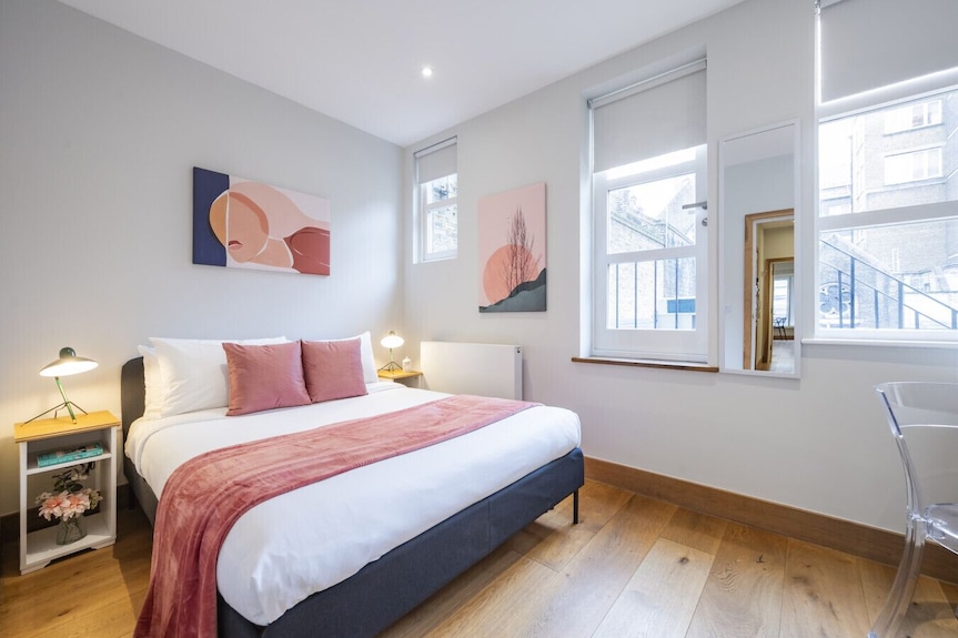 Central 1 Bedroom Apartment On Strand Opposite Savoy Hotel - Westminster - London