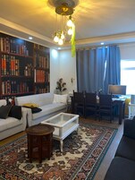 Quarto quádruplo tradicional | Área de estar | Monitores de computador, impressoras