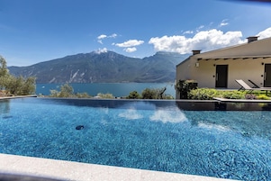 Piscina interna, piscina externa