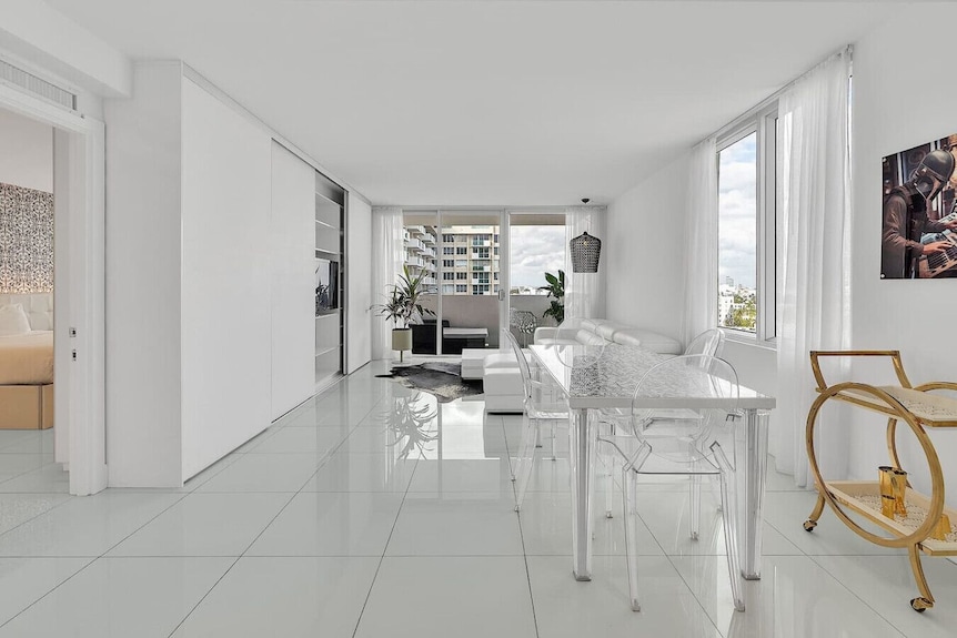 Deluxe Balcony Suite With Pool, Spa, Gym - Miami Beach, FL