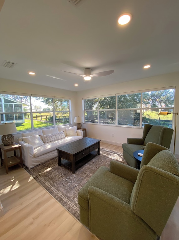 Renovated! Between Two Squares With Golf Cart ! - The Villages, FL