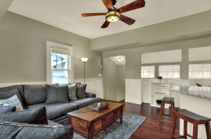 Charming Carriage House With Two Private Units! - Lakeland, FL