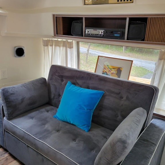 Arlo Is A Cozy Rv In Delightful Hico With Wifi, Ac - West Virginia
