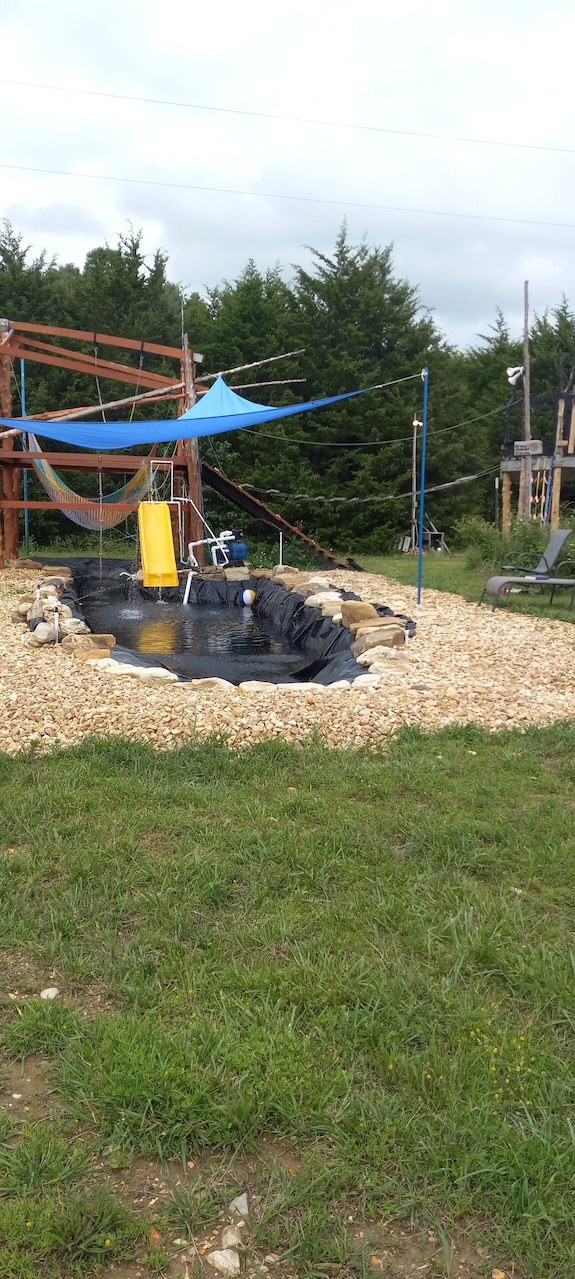 Rabbit's Den @B Berry Farms - Missouri