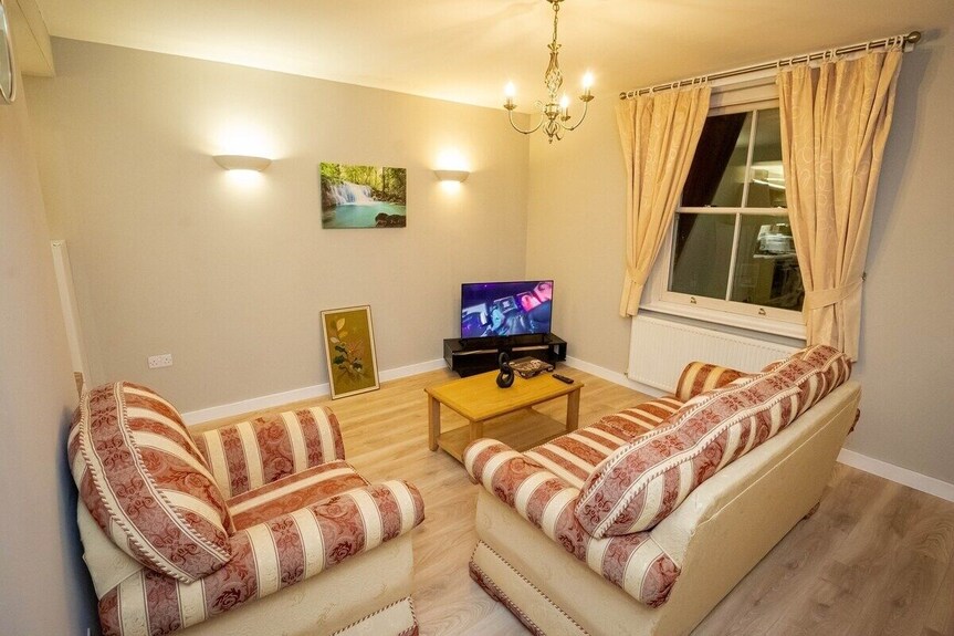 Modern Spacious 2 Bed Apartment Wolverhampton With Free Secure Parking - Wolverhampton