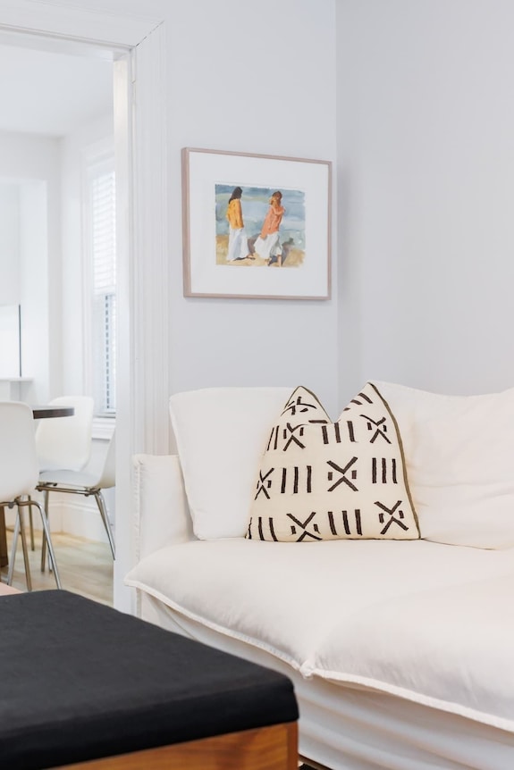 Luxury King Bed Downtown Charlottetown House - Prince Edward Island