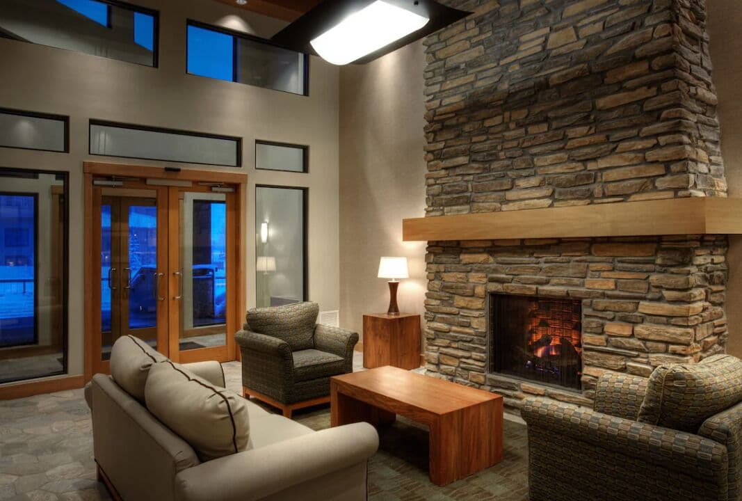 Steps To The Gondola & Village: Heated Parking, Hot Tub & Walk Everywhere - Winter Park, CO