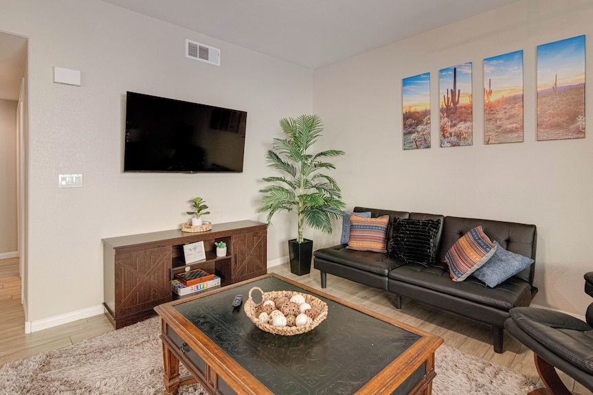 Welcome To Hawk Ridge Retreat. Your Oasis In Beautiful Mesquite Nv. - Nevada