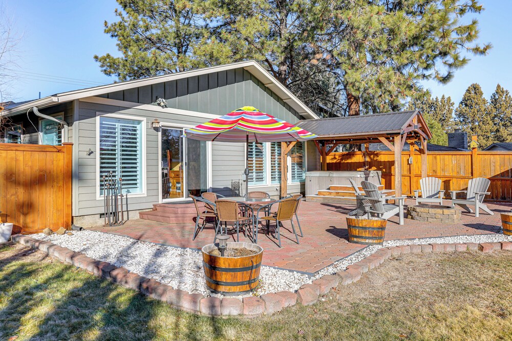 Bend Golf & Country Club Vacation Home - Bend, OR