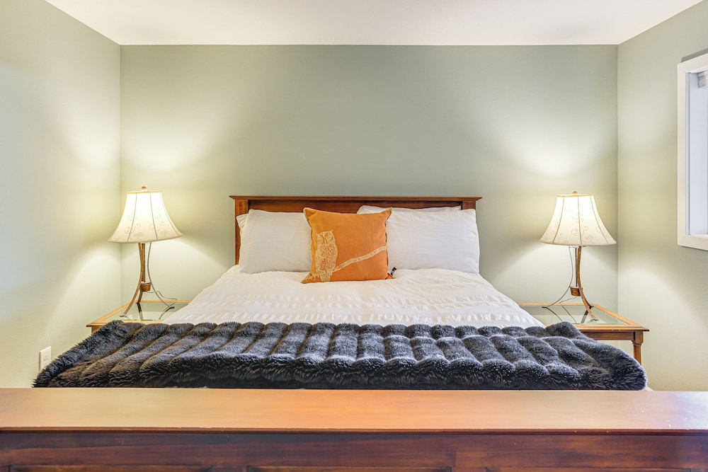 Bend Golf & Country Club Vacation Home - Bend, OR