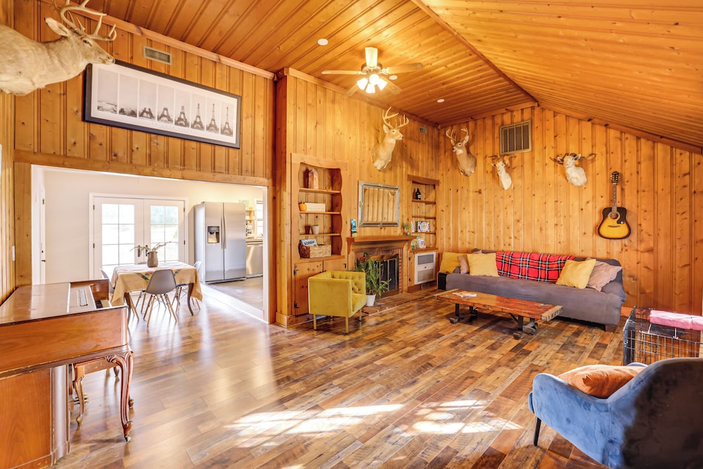 4 Mi To Dtwn: Home W/ Fire Pit In Greenville - Greenville