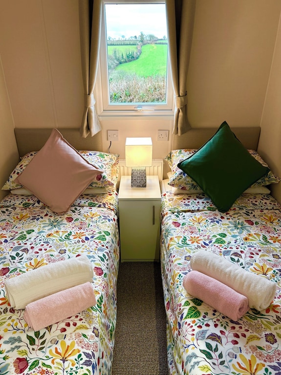 A Brand New Luxury Lodge With Breath Taking Views - Roadford Lake