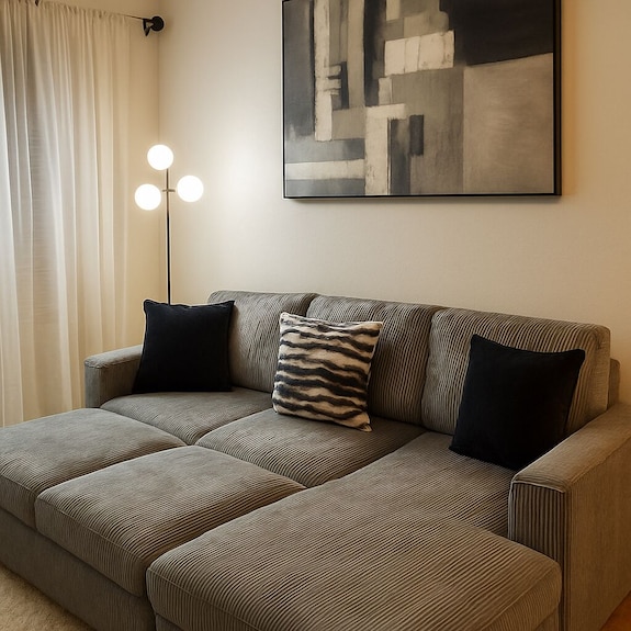 Stylish 1br With Nyc Views. Steps 2 Bus & 10 Mins To Nyc - Queens, NY