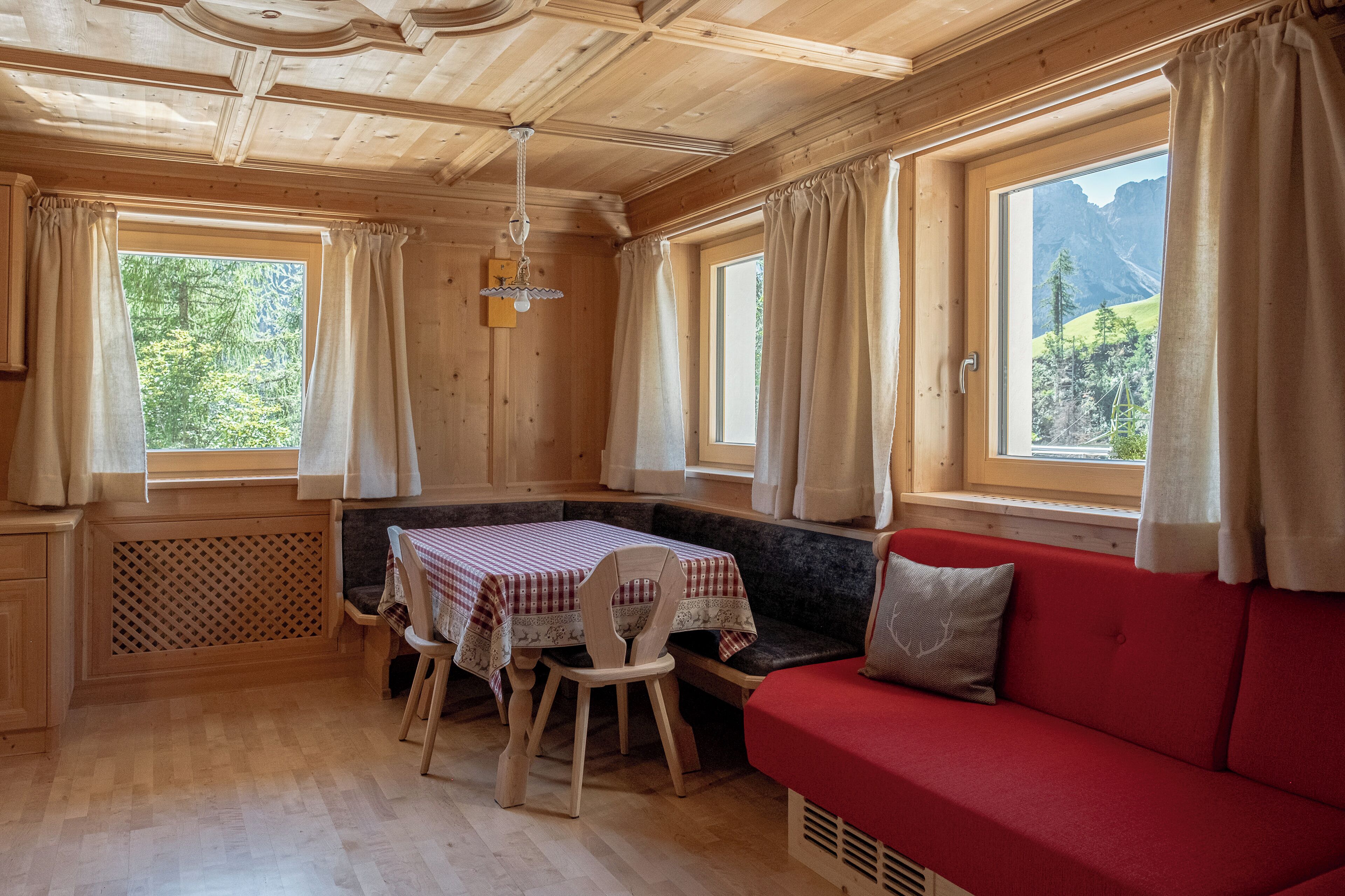 Ciasa Iachin · Charming Mountain Retreat With Private Sauna & Hot Tub - Alta Badia