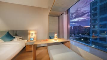 Deluxe Twin Room | Edredões de penas, secretária, berços/camas para crianças grátis