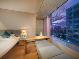 Deluxe Twin Room | Edredões de penas, secretária, berços/camas para crianças grátis 