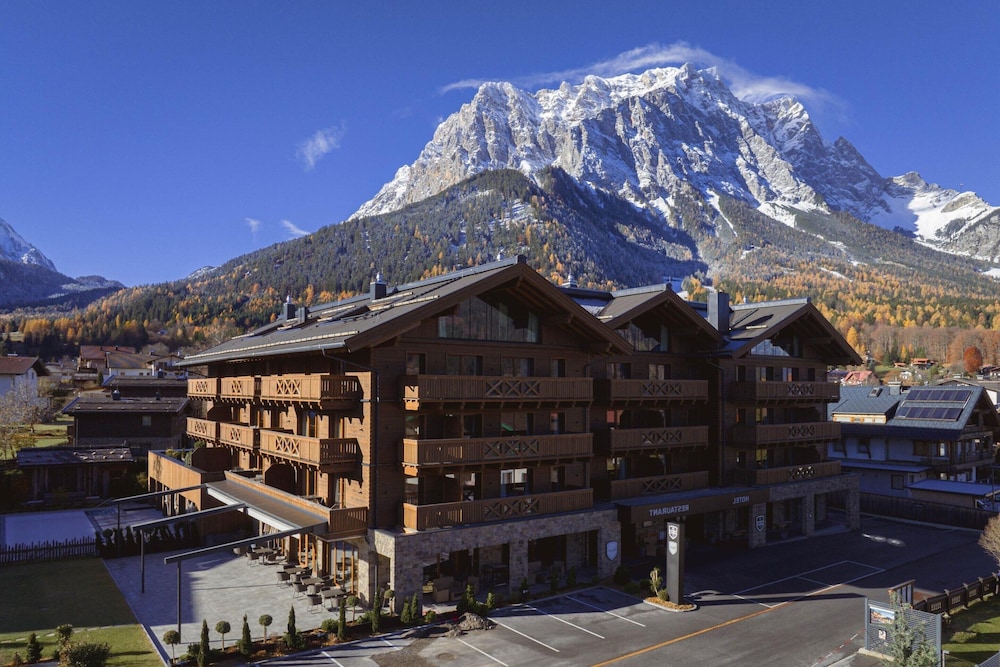 Welcoming Chalet With Balcony - Lermoos
