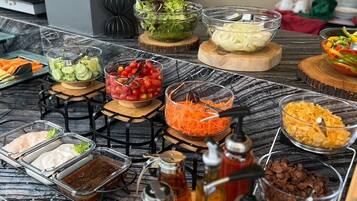 Pequeno-almoço tipo buffet diário (300 THB por pessoa)