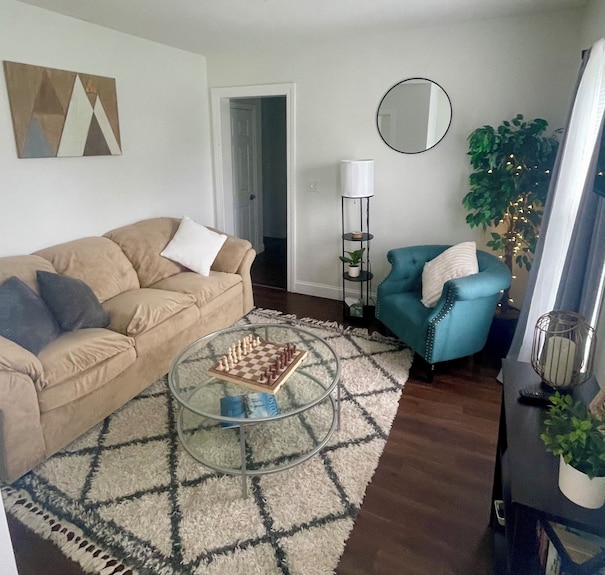 New England Charm & Easy City Access Charming Apt In Leicester - Brooks Pond, MA