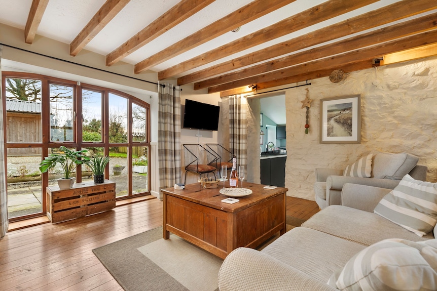 Foxes Walk - Rural Views, Rustic Charm - Narberth