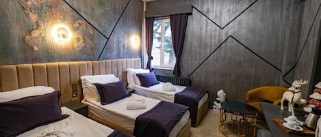 Quarto Deluxe | Secretária adequada para computadores portáteis, Wi-fi grátis