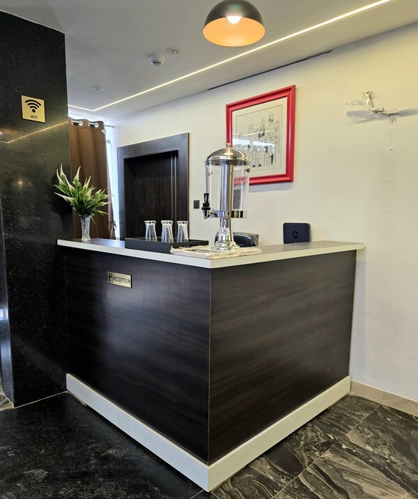 Hotel Golden Tulip'z - Gorakhpur