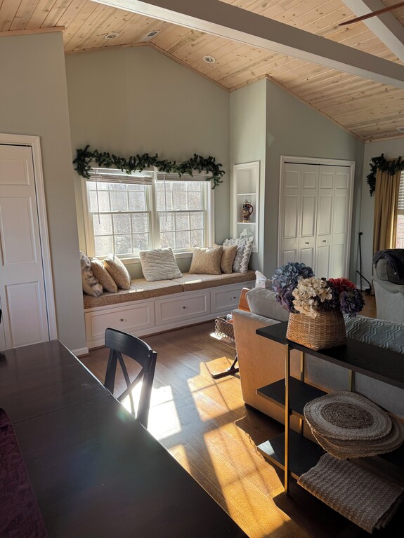 Large Open Suite Nestled Among The Trees - Maryland