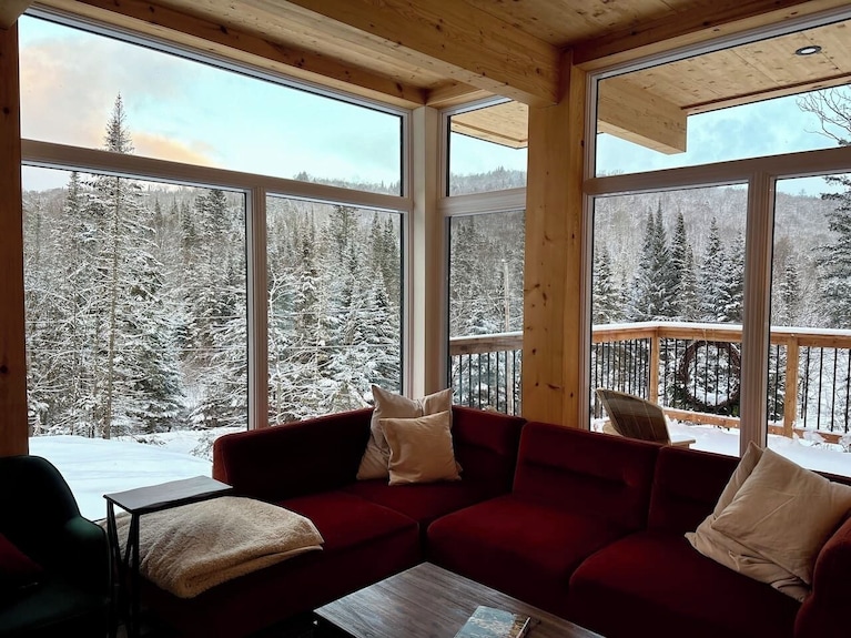 Luxe Mountain Escape | Hot Tub Fireplace Cozy - Sainte-Agathe-des-Monts